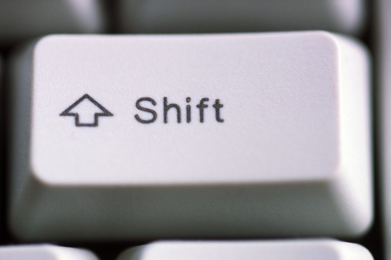 Touche Shift du clavier : C’est laquelle ? À quoi elle sert